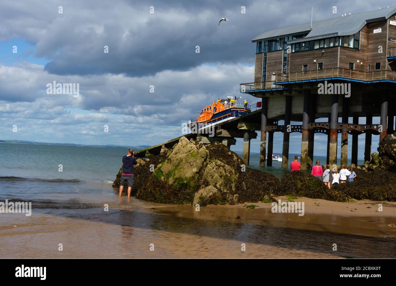 Tenby lifeboat launching hi-res stock photography and images - Alamy