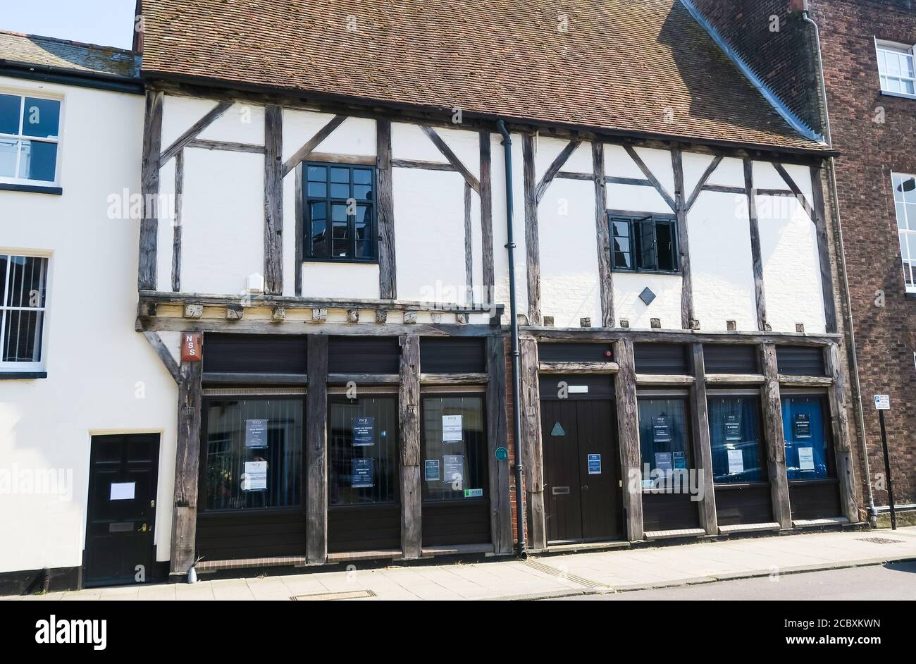 Tudor style buildings hi-res stock photography and images - Alamy