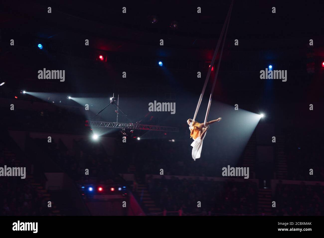 Professional acrobats hi-res stock photography and images - Alamy