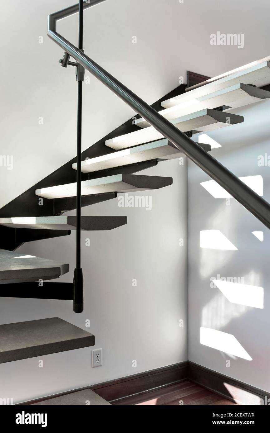 Metal staircase modern hi-res stock photography and images - Alamy