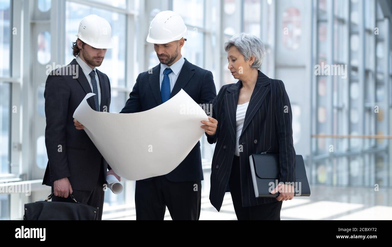 Engineer builder woman in uniform hi-res stock photography and images ...