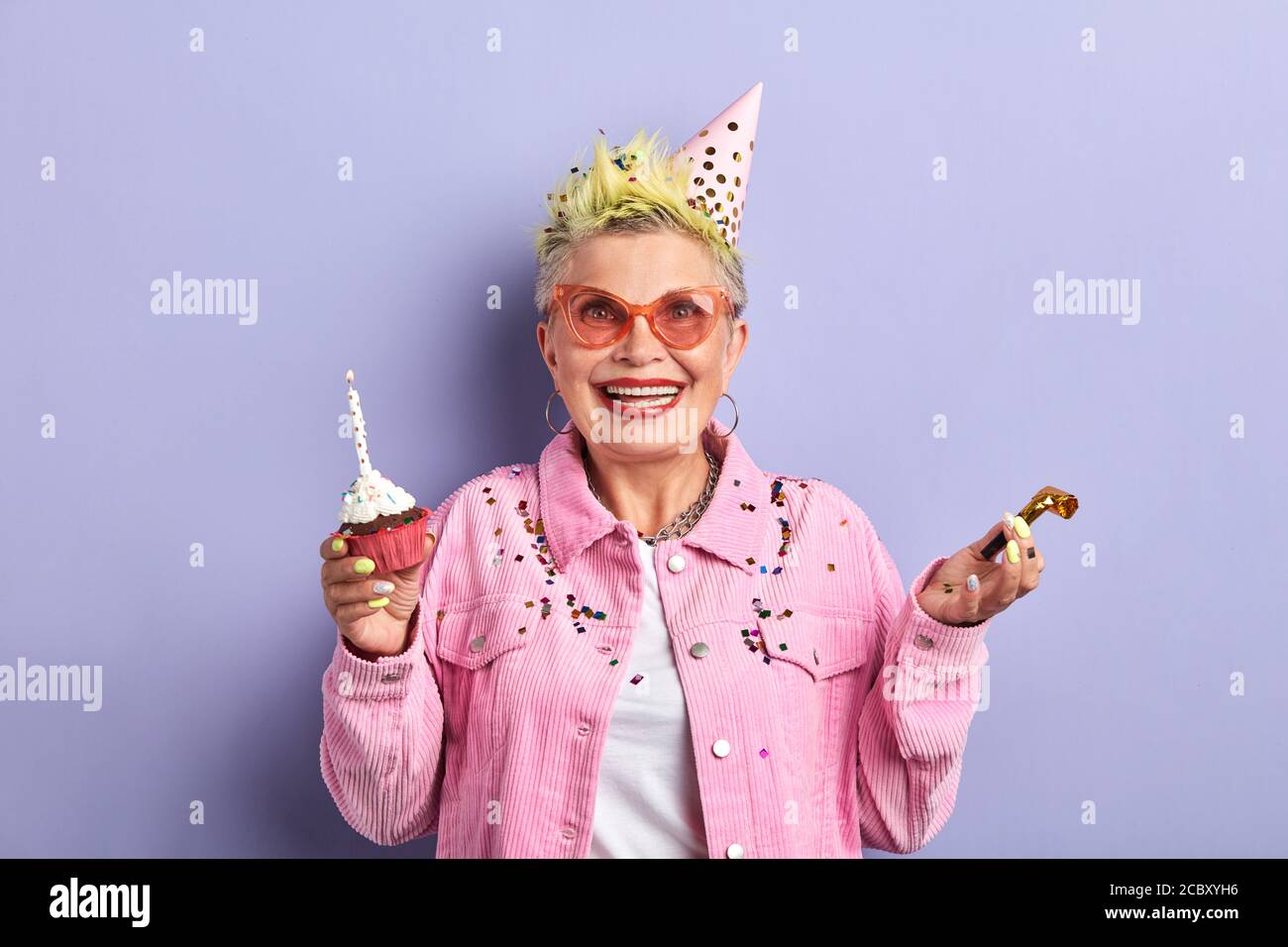 Woman gets new hairstyle hi-res stock photography and images - Alamy