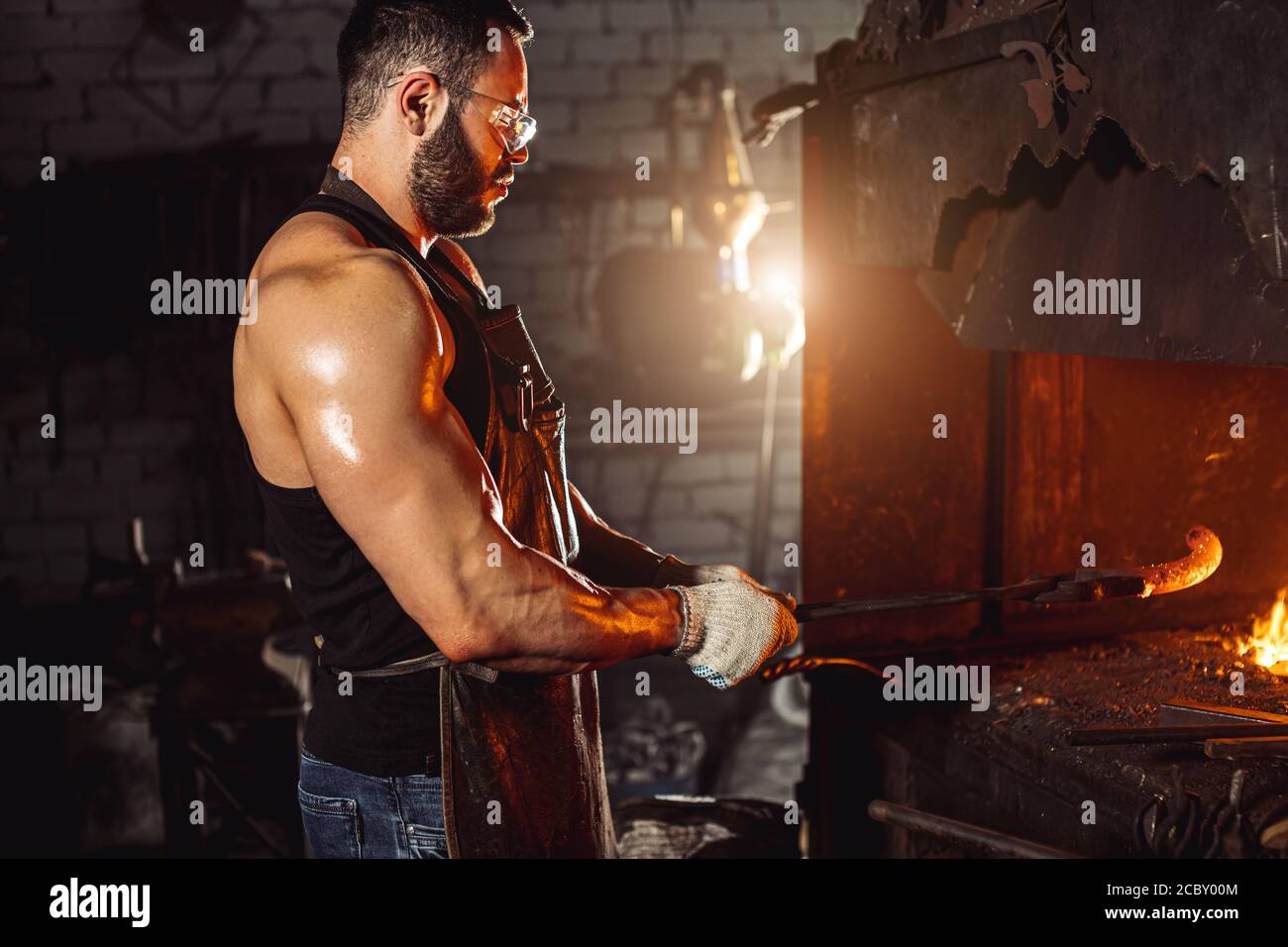 Metal bar in forge hi-res stock photography and images - Alamy