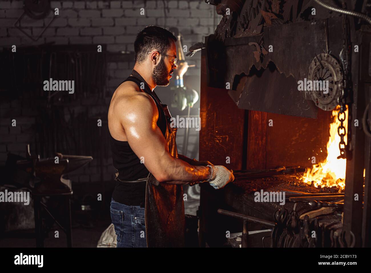 Muscular workers hi-res stock photography and images - Alamy
