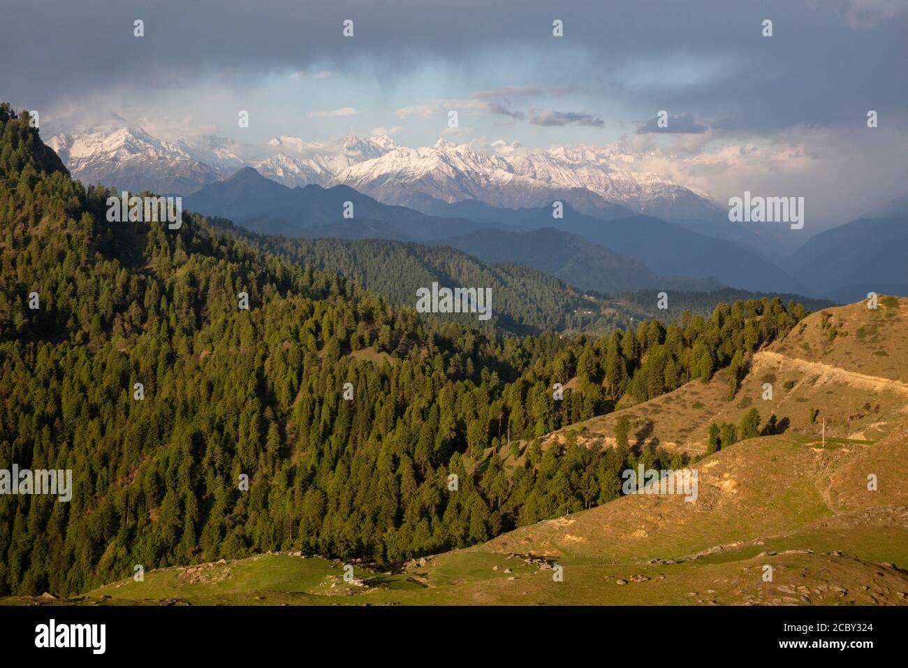 Dhauladhar Mountain Range in Himalayas, Himachal Pradesh, India Stock ...