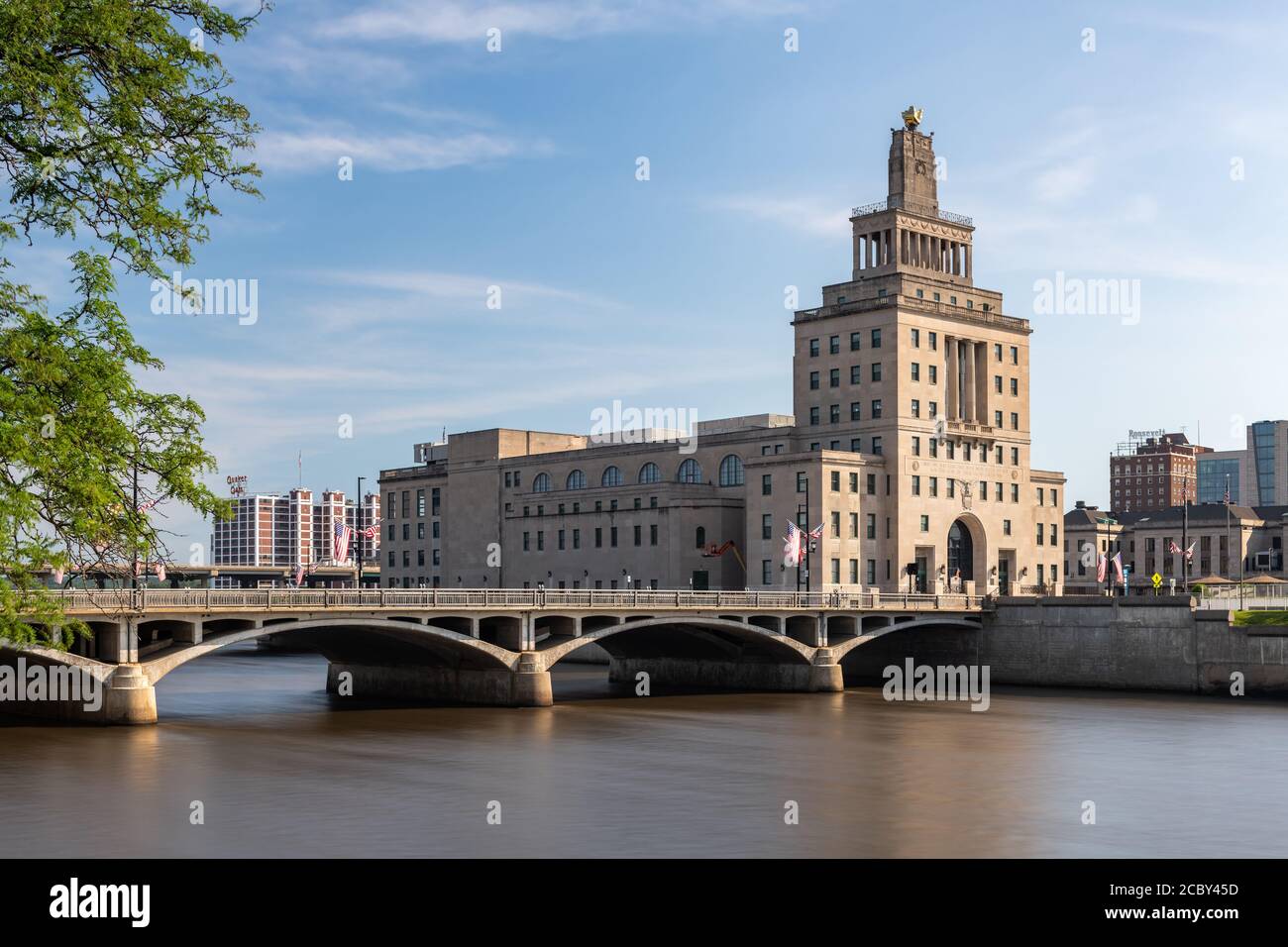 Veterans Memorial Building Stock Photo - Alamy