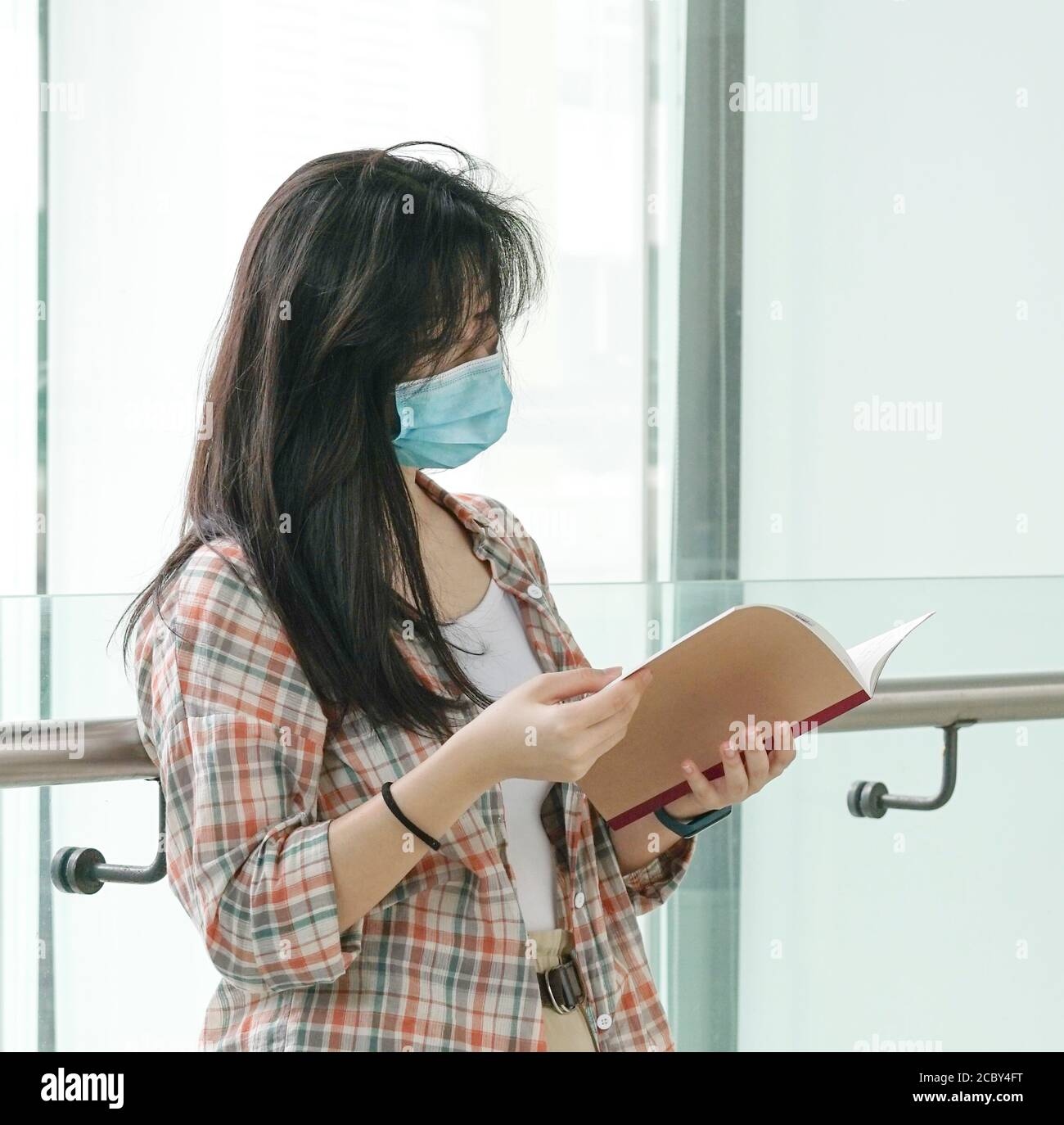 Mask wearing post pandemic hi-res stock photography and images - Alamy