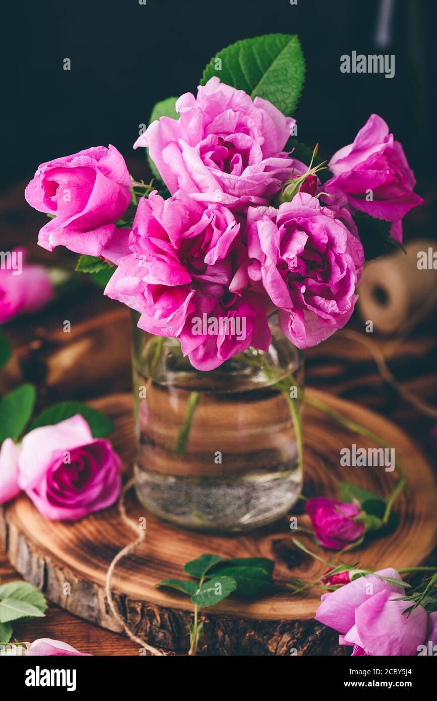 Bouquet of small garden roses Stock Photo - Alamy