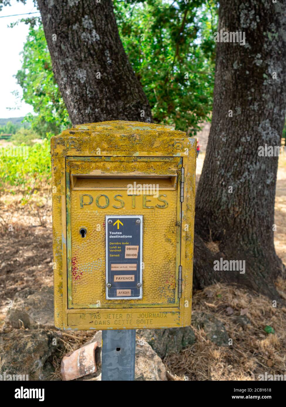 French yellow mailbox in the countryside Stock Photo - Alamy