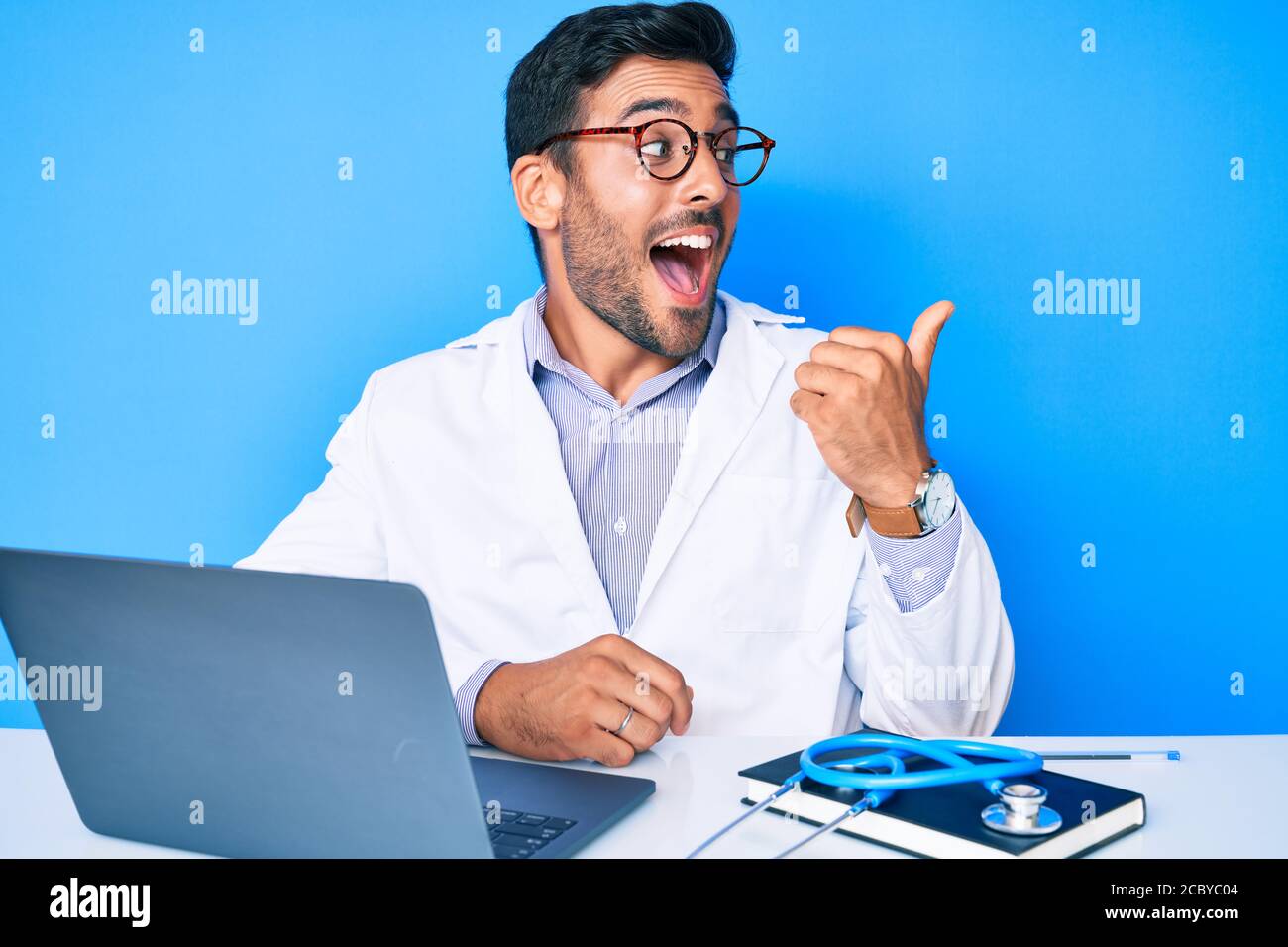 Thumbs up hispanic doctor using hi-res stock photography and images - Alamy