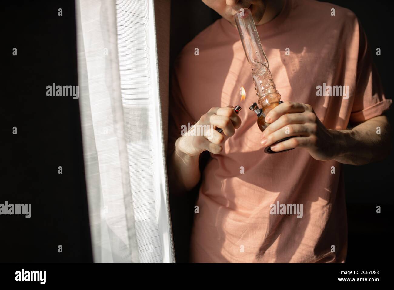 Teen joint bong hi-res stock photography and images - Alamy