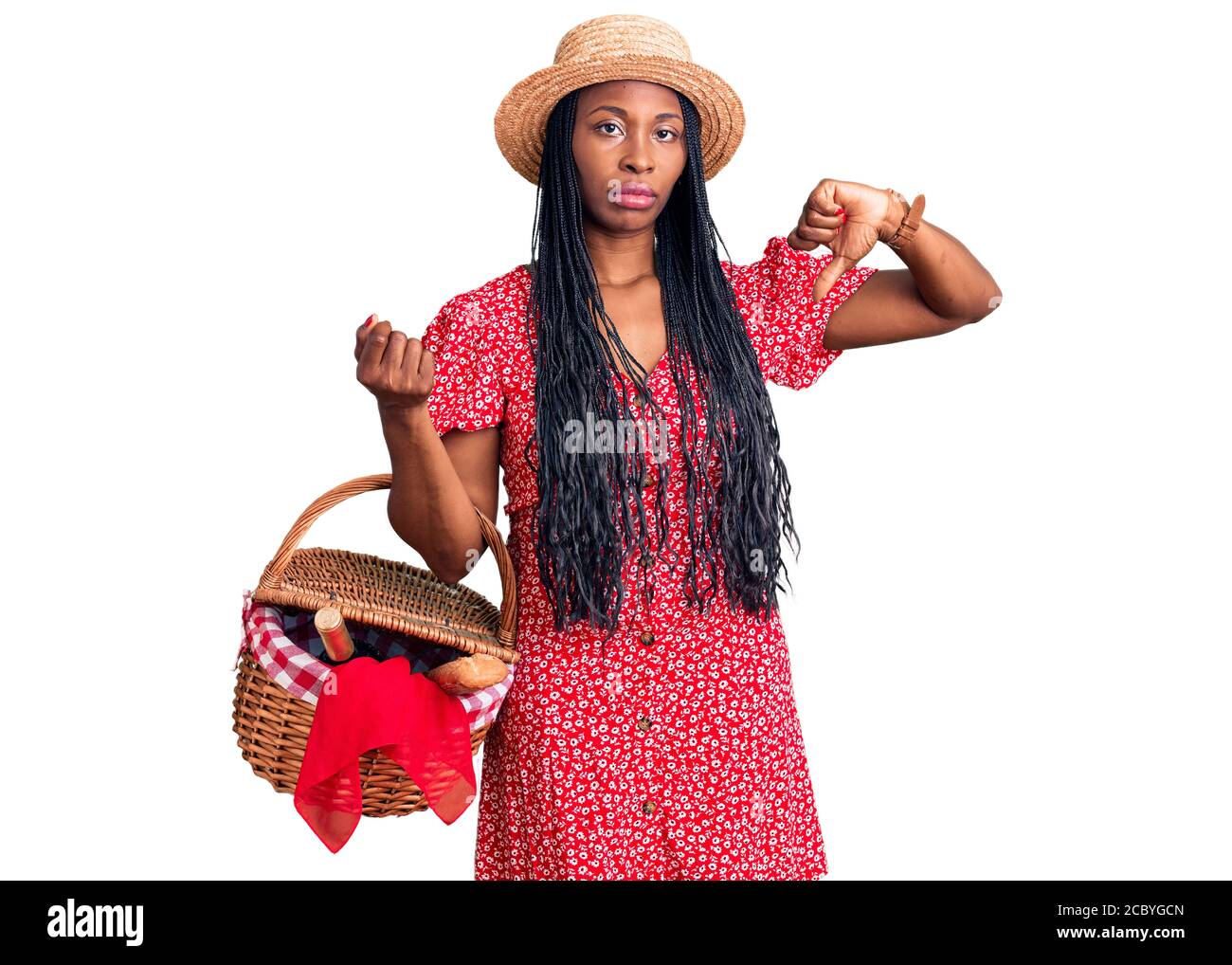 Young african american woman wearing summer hat and holding picnic ...