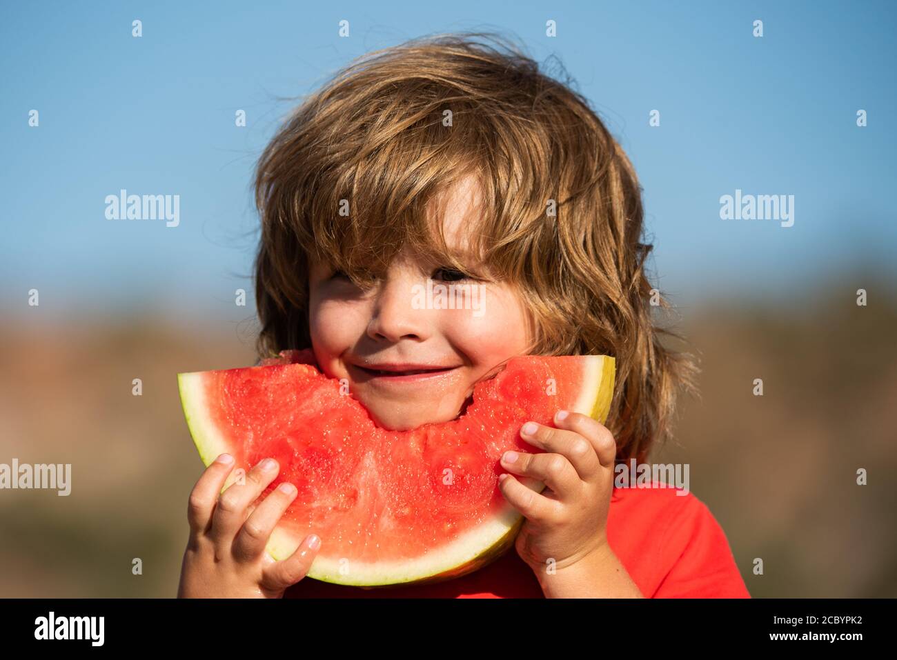 Kids eating watermelon hi-res stock photography and images - Alamy