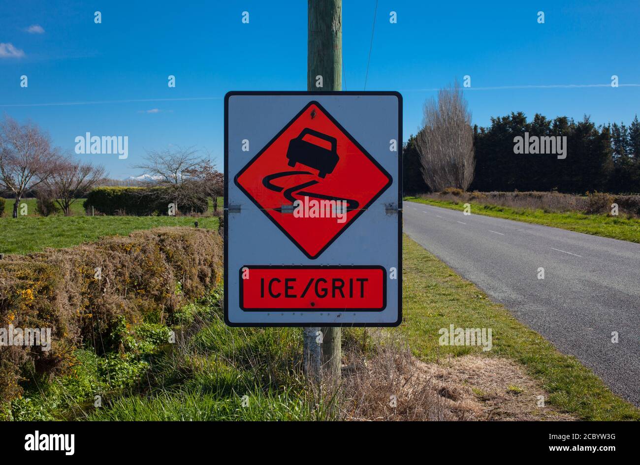 New Zealand Countryside Scenes: iconic road-signs and warnings Stock ...