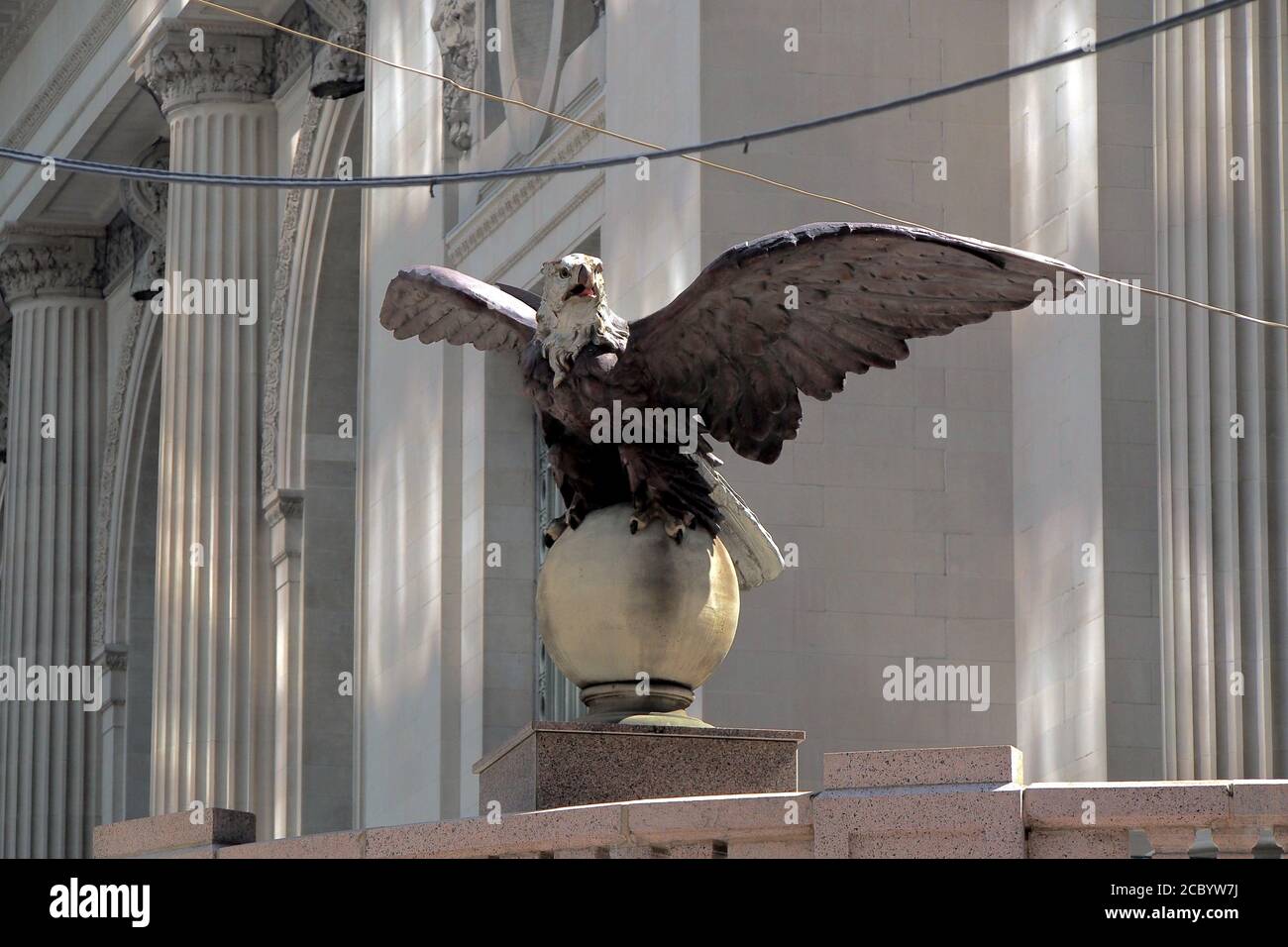 Sculpted american eagle at Grand Central at the corner of Vanderbilt ...