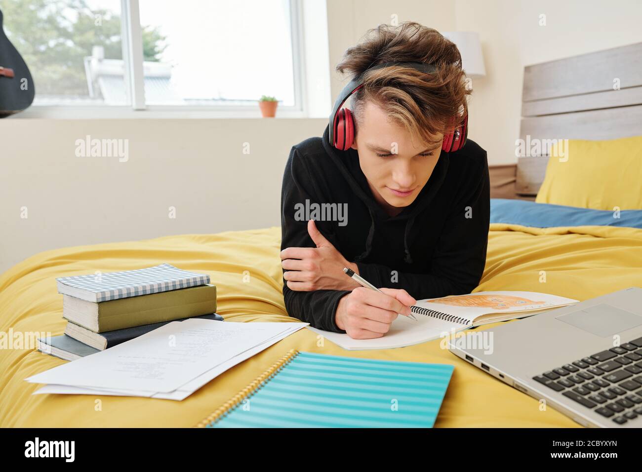 Teenage boy bedroom book hi-res stock photography and images - Alamy