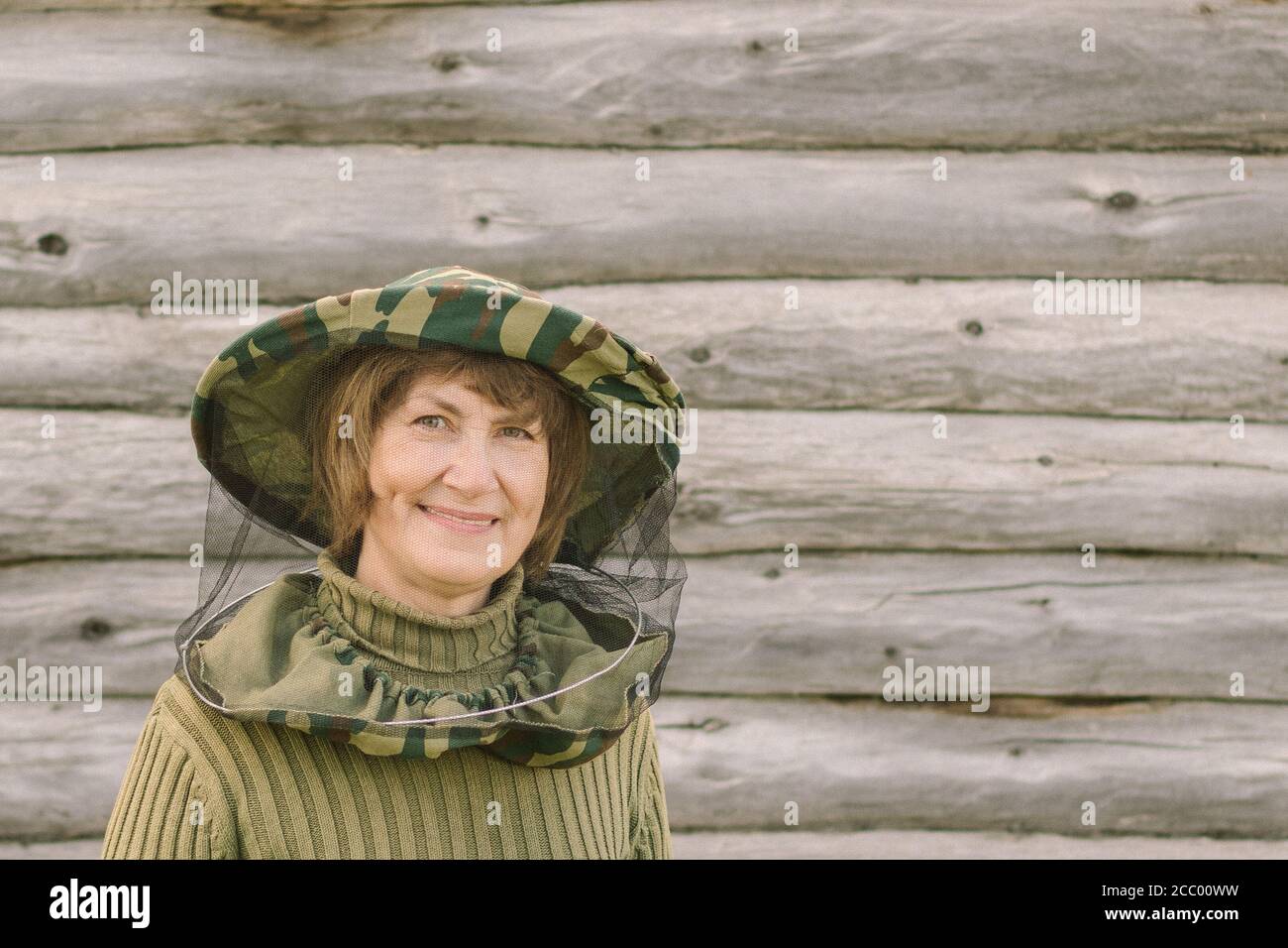 Log beehive hi-res stock photography and images - Alamy