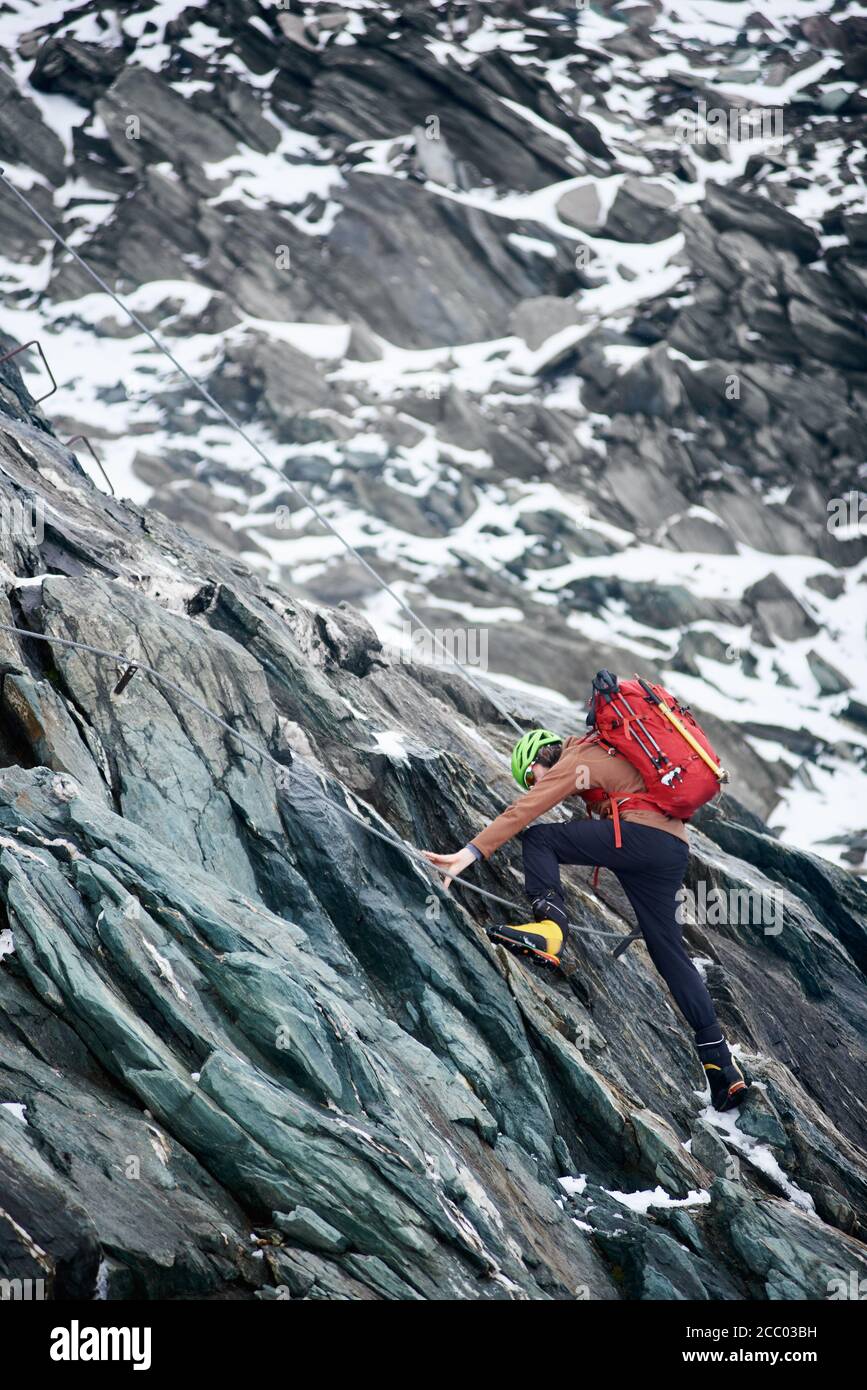 Mountaineer climbing mountain side view hi-res stock photography and ...