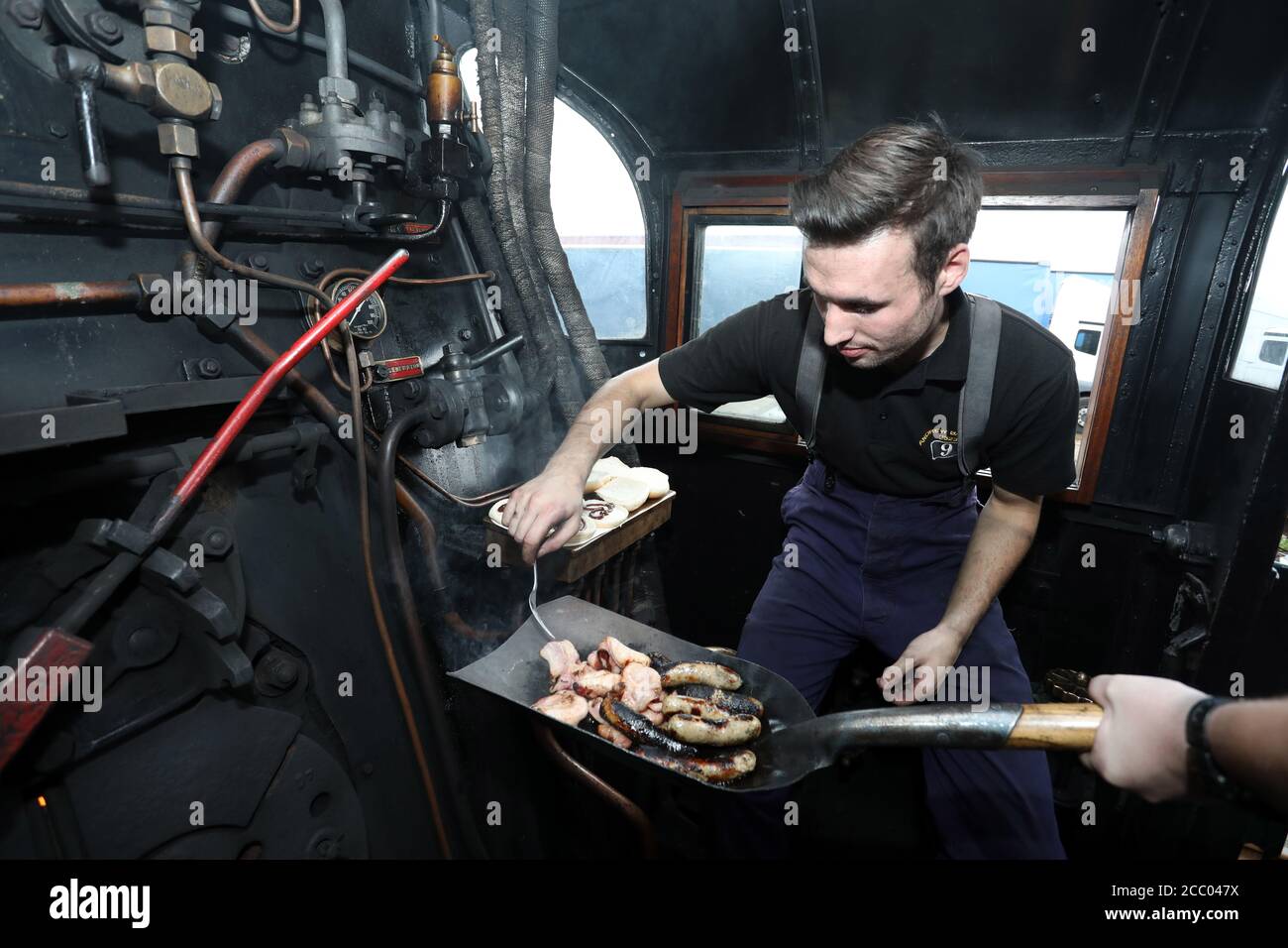 Dishes carriages hi-res stock photography and images - Alamy