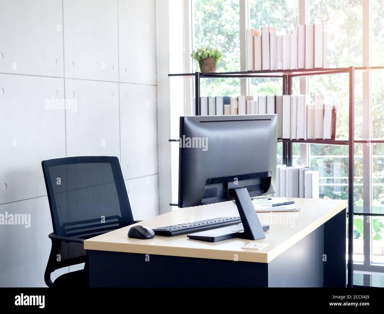Boss desk empty hi-res stock photography and images - Alamy