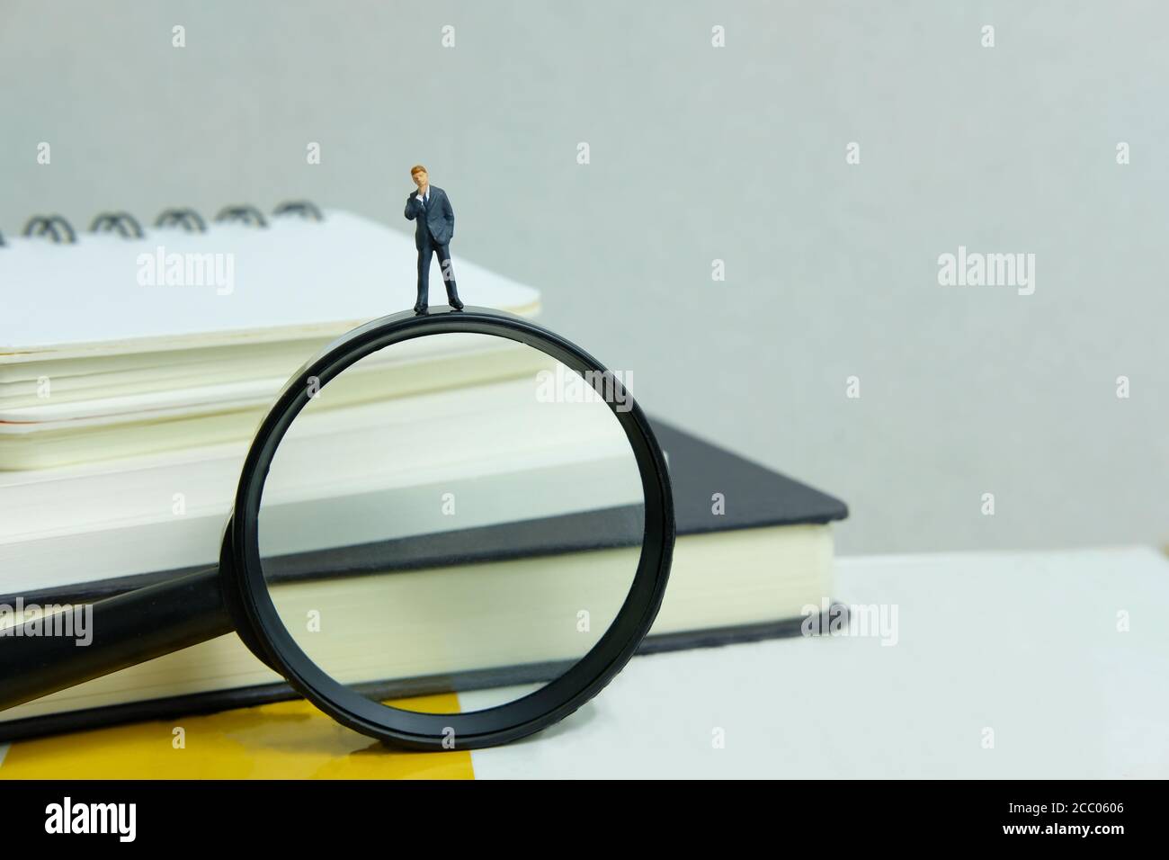 Miniature business concept - searching and thinking a resolution. Mini ...