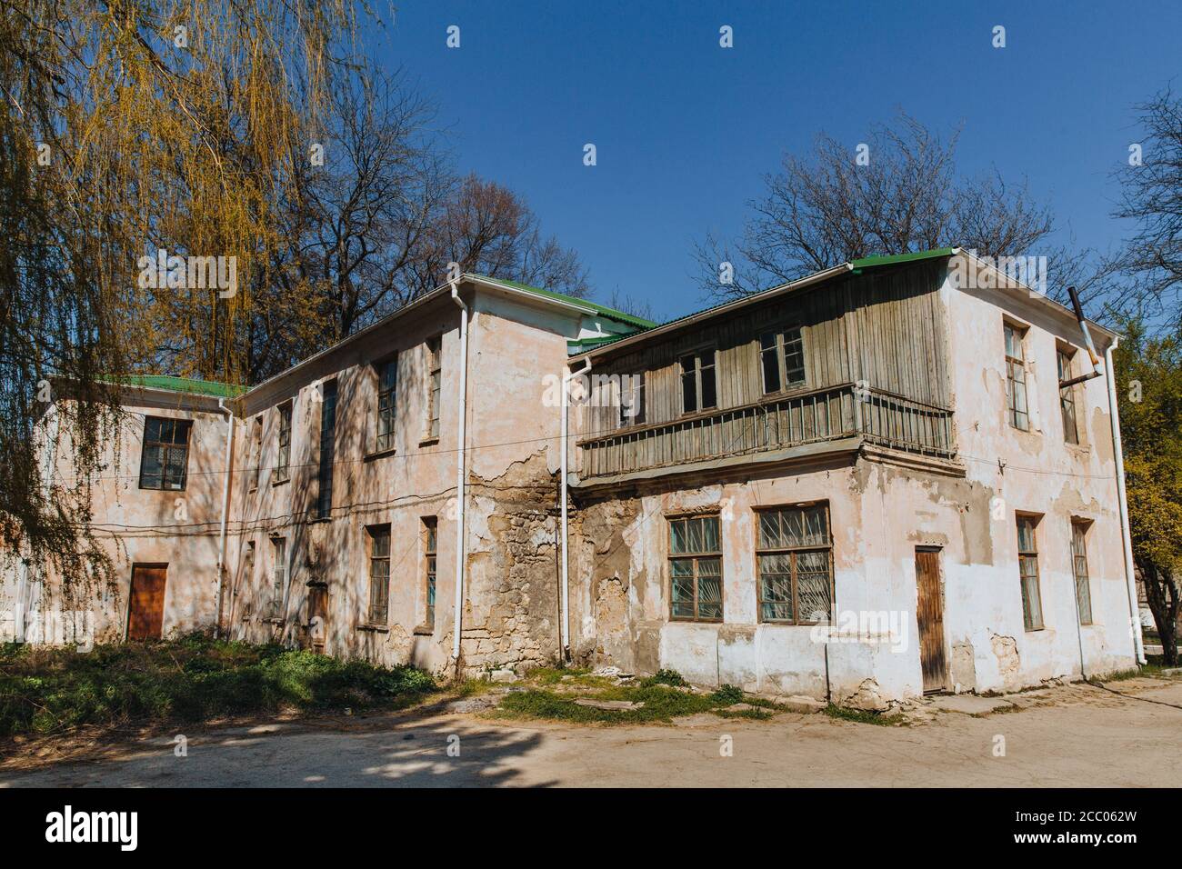 An old run down, weather beaten house that is in need of repair ...