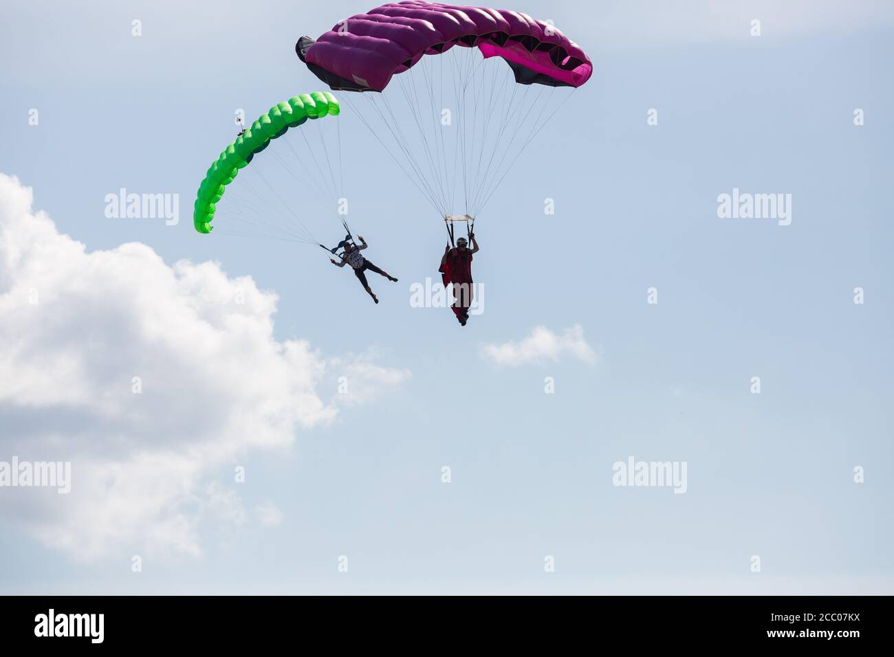 Army men on parachute hi-res stock photography and images - Alamy