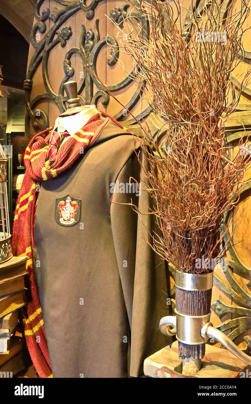 Exhibits of Raikan appearing in Attack on Titan / Shingeki no kyojin ...