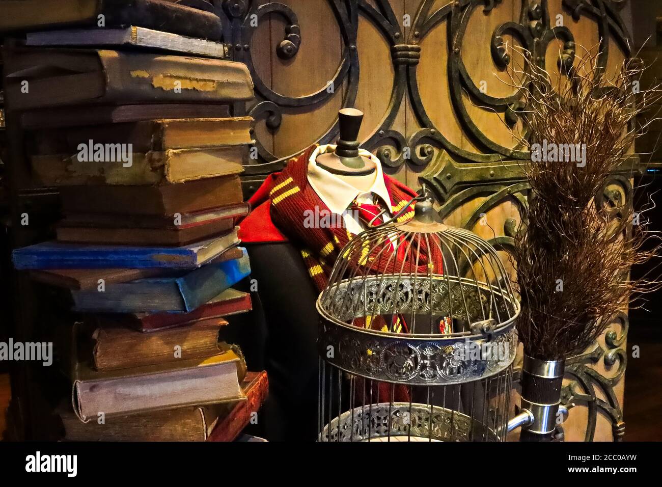 Exhibits of Raikan appearing in Attack on Titan / Shingeki no kyojin ...