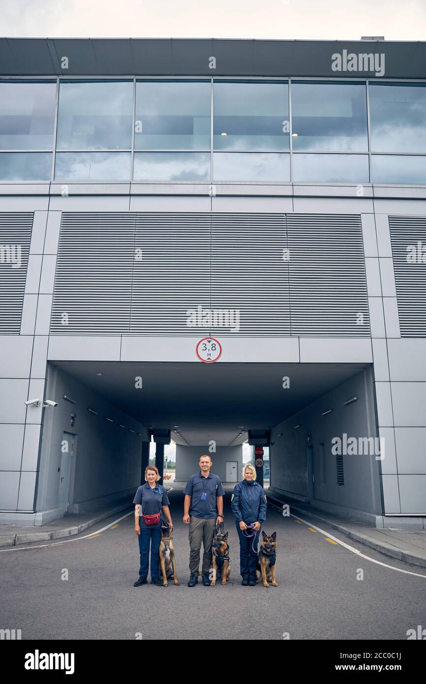 Security guards hi-res stock photography and images - Alamy