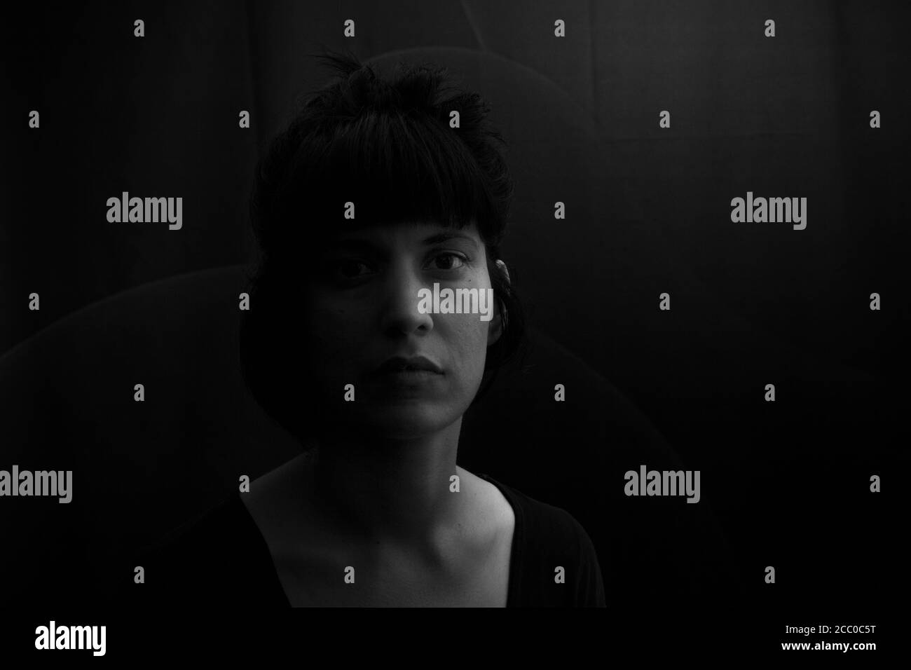Dramatic portrait of an indian girl on black background Stock Photo - Alamy