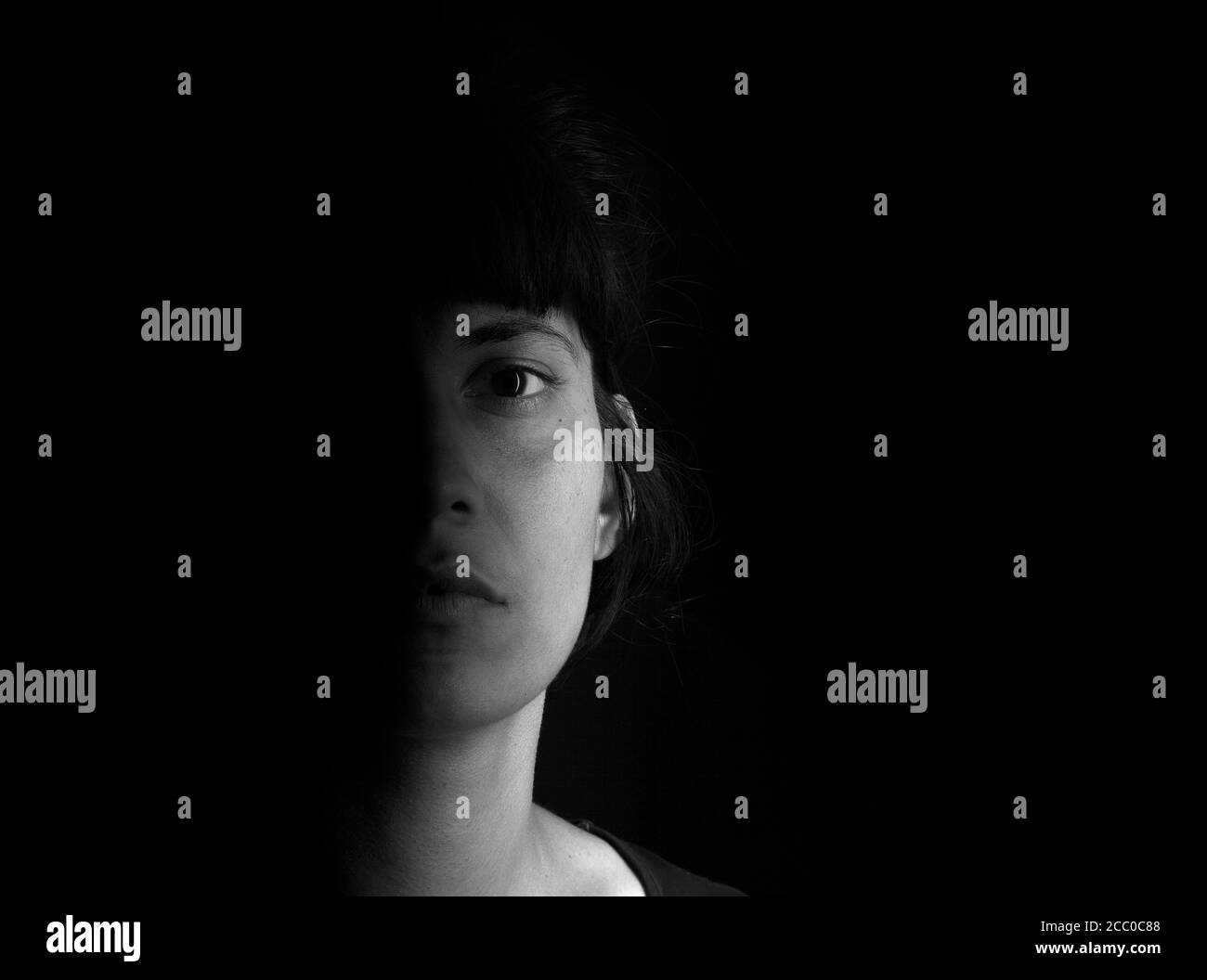 Dramatic portrait of an indian girl on black background Stock Photo - Alamy