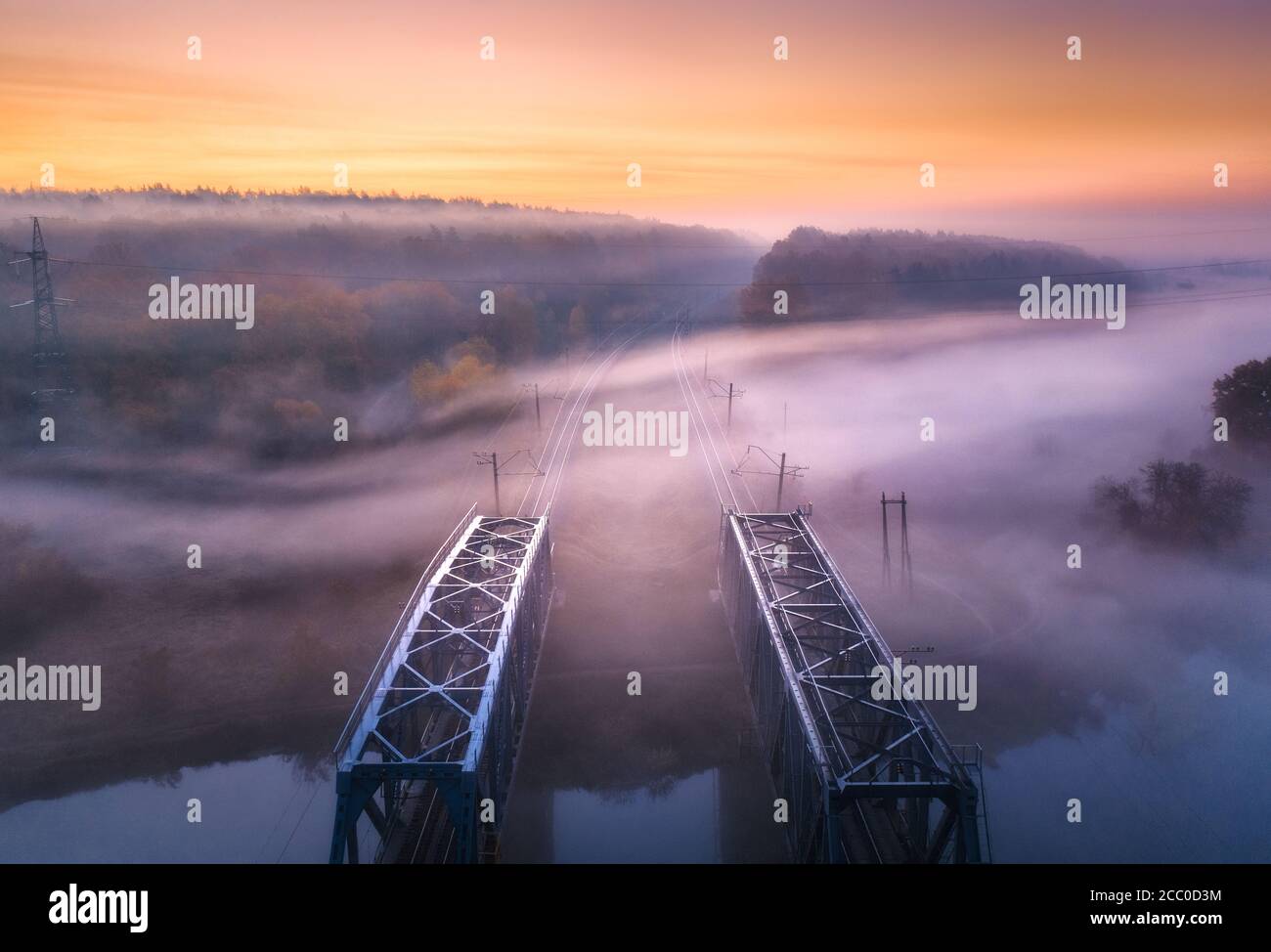 Station road bridge hi-res stock photography and images - Alamy