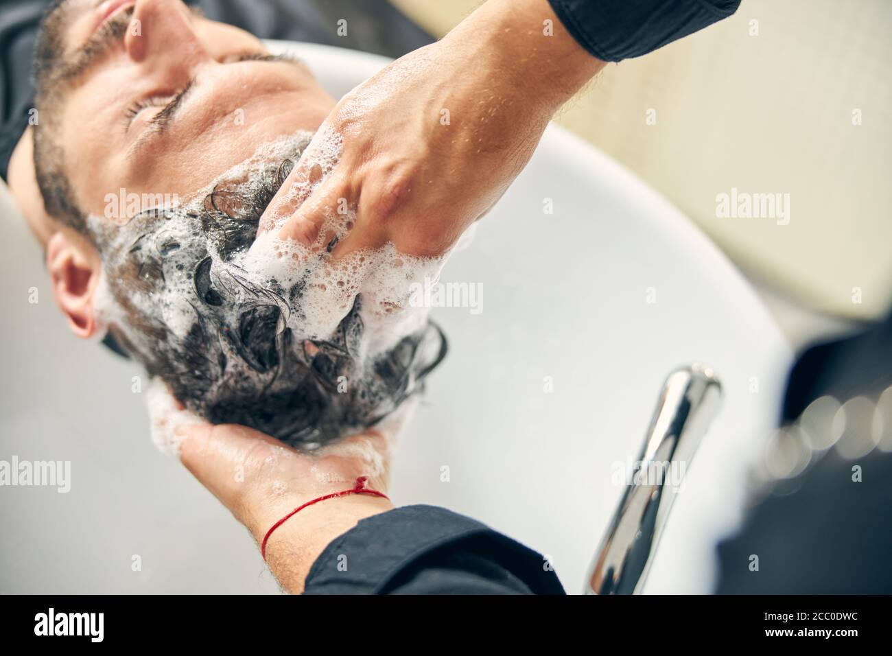 Focused photo on male hand that washing hair Stock Photo - Alamy