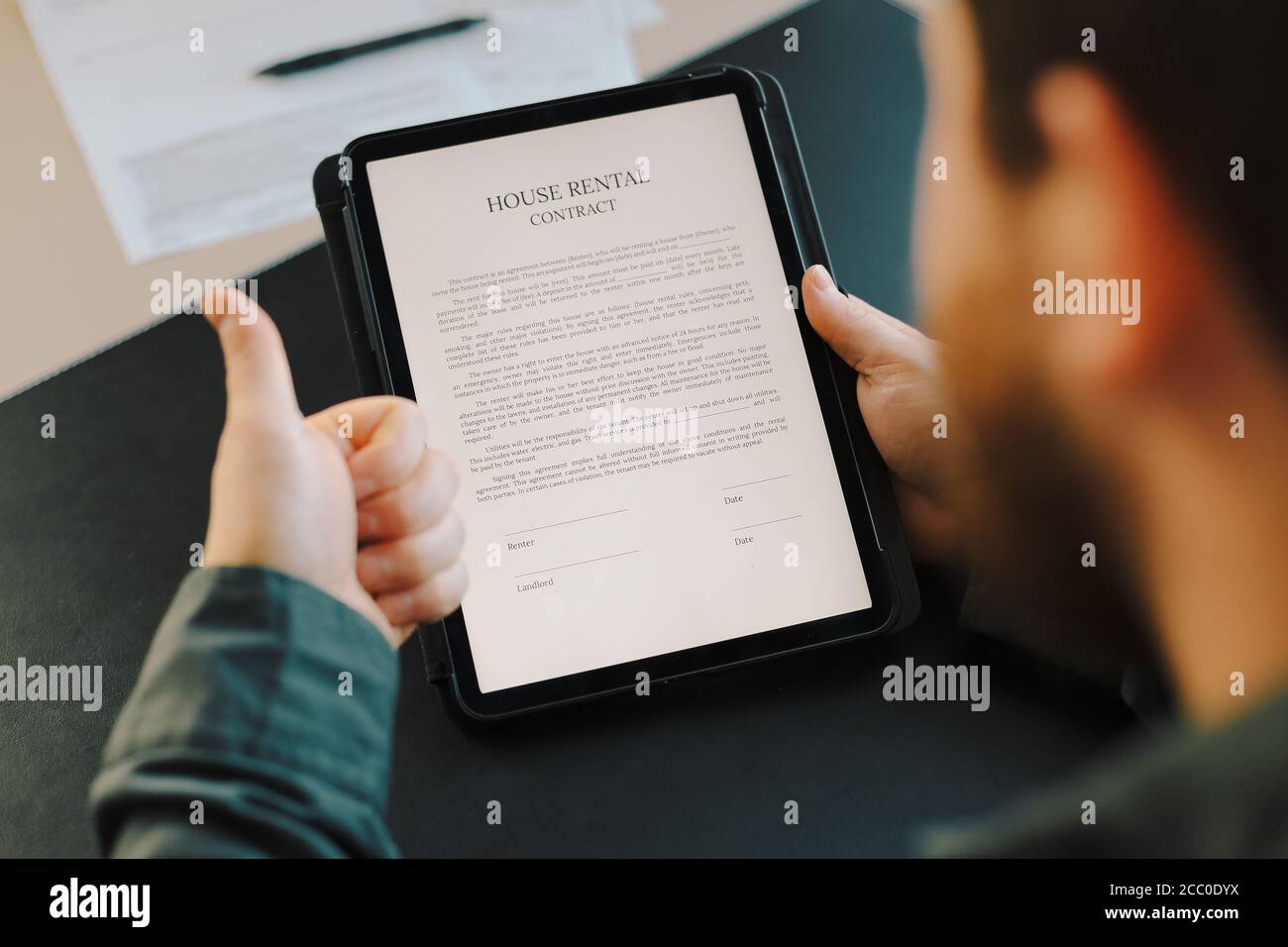 Reading house lease agreement hi-res stock photography and images - Alamy