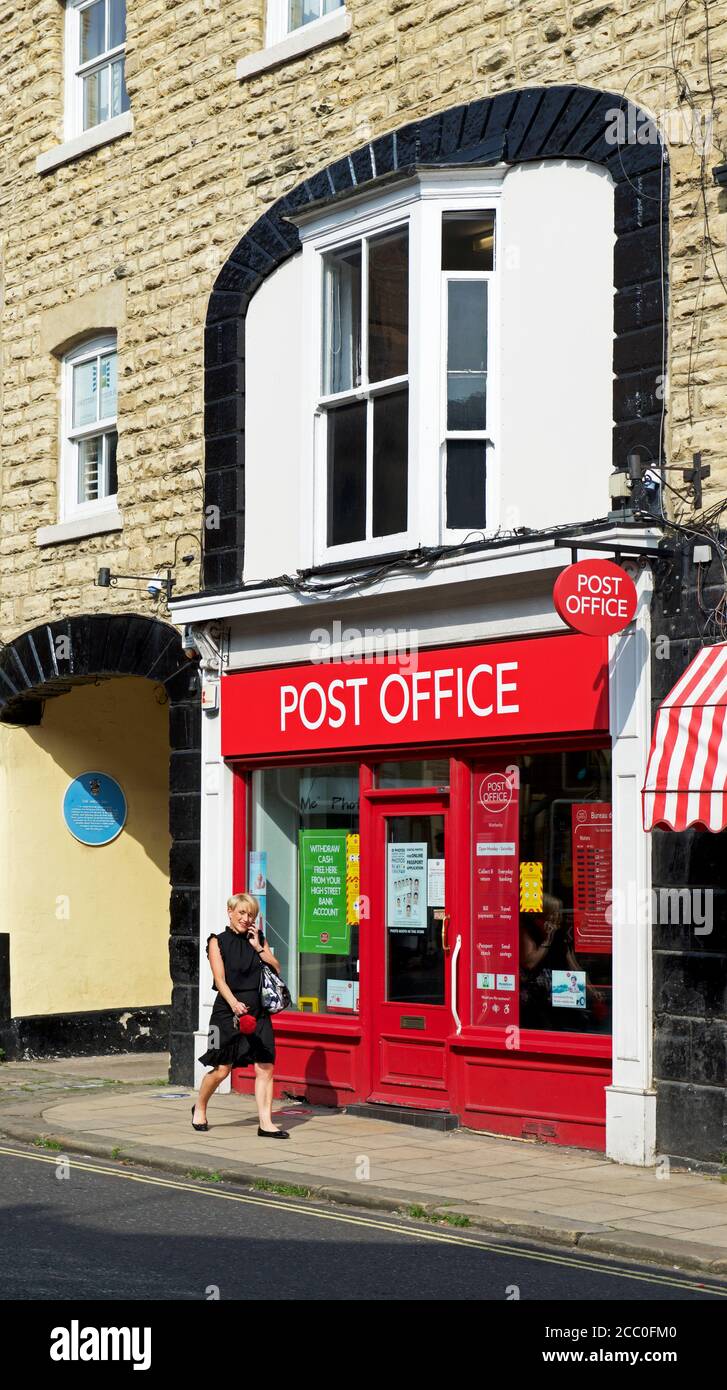 High street post office hi-res stock photography and images - Alamy