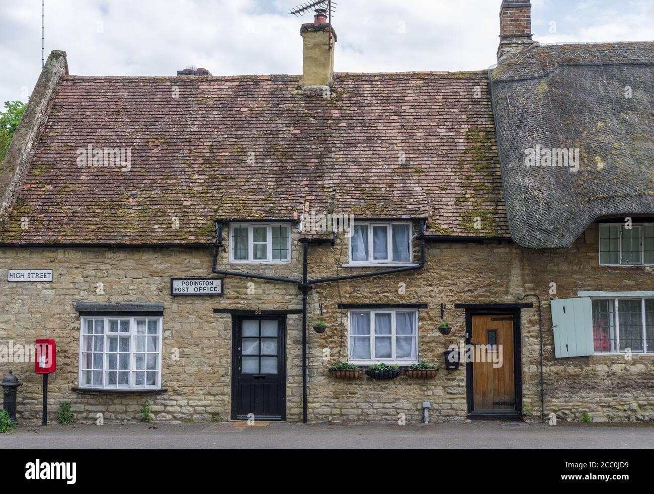 Old post office cottage hi-res stock photography and images - Alamy