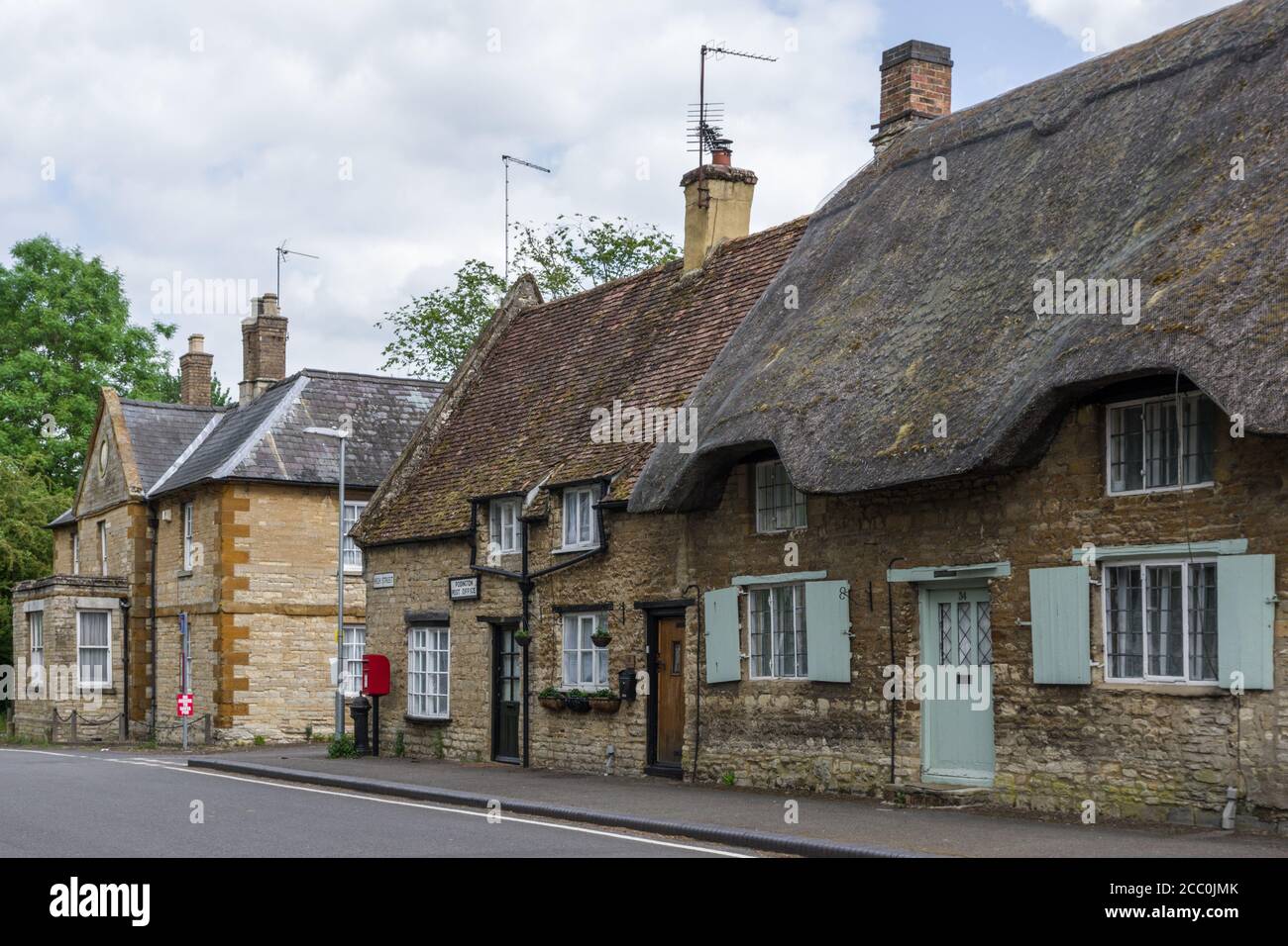 Cottage houses in high hi-res stock photography and images - Alamy