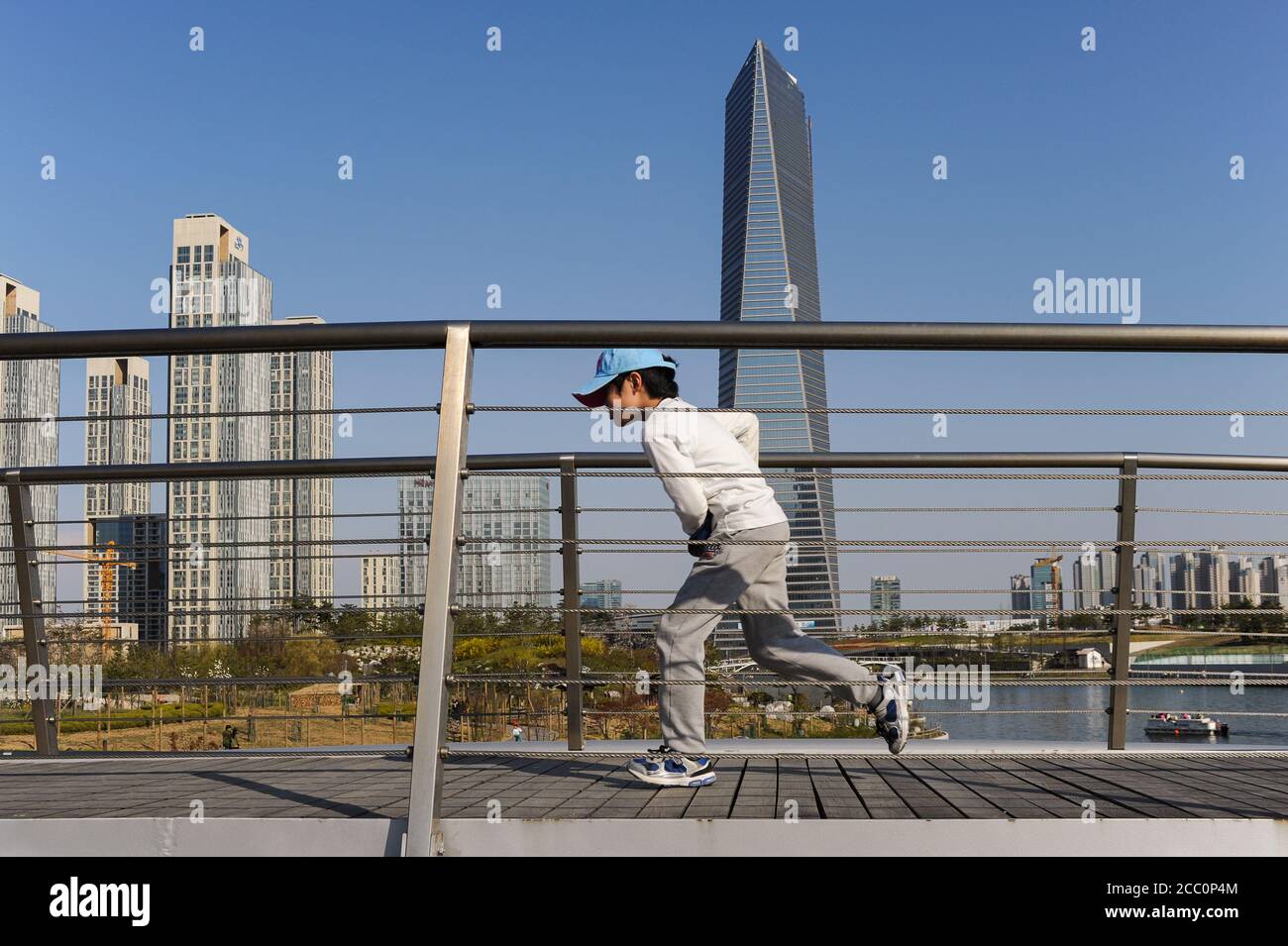Posco tower songdo hi-res stock photography and images - Alamy