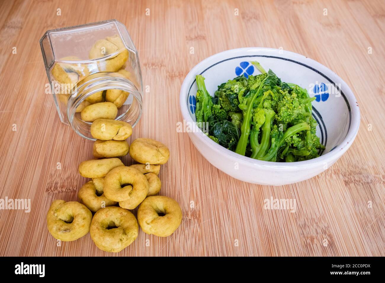 Wheat flour poured glass bowl hi-res stock photography and images - Alamy