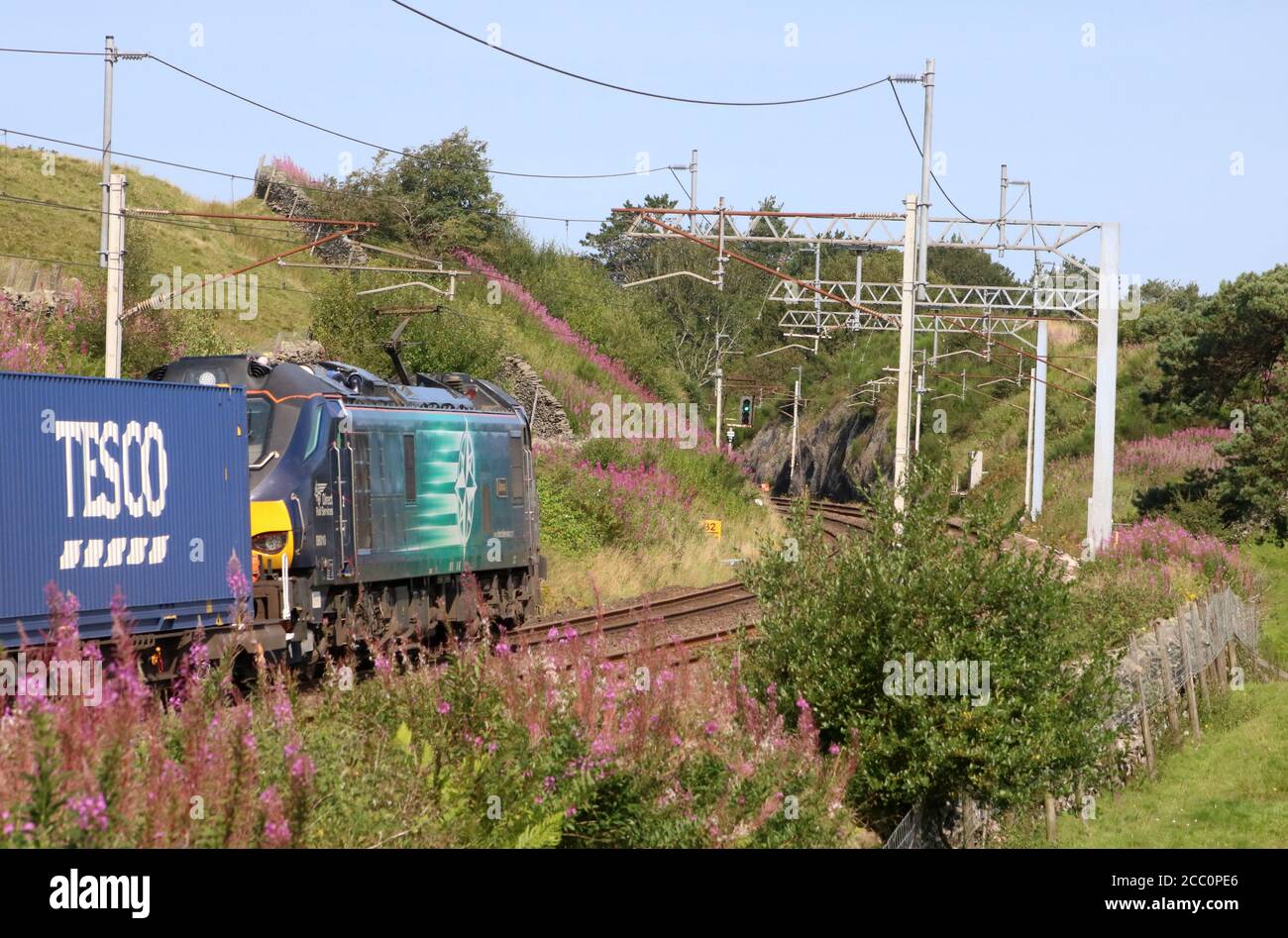 Container train from Daventry to Mossend passing Tebay and starting the ...