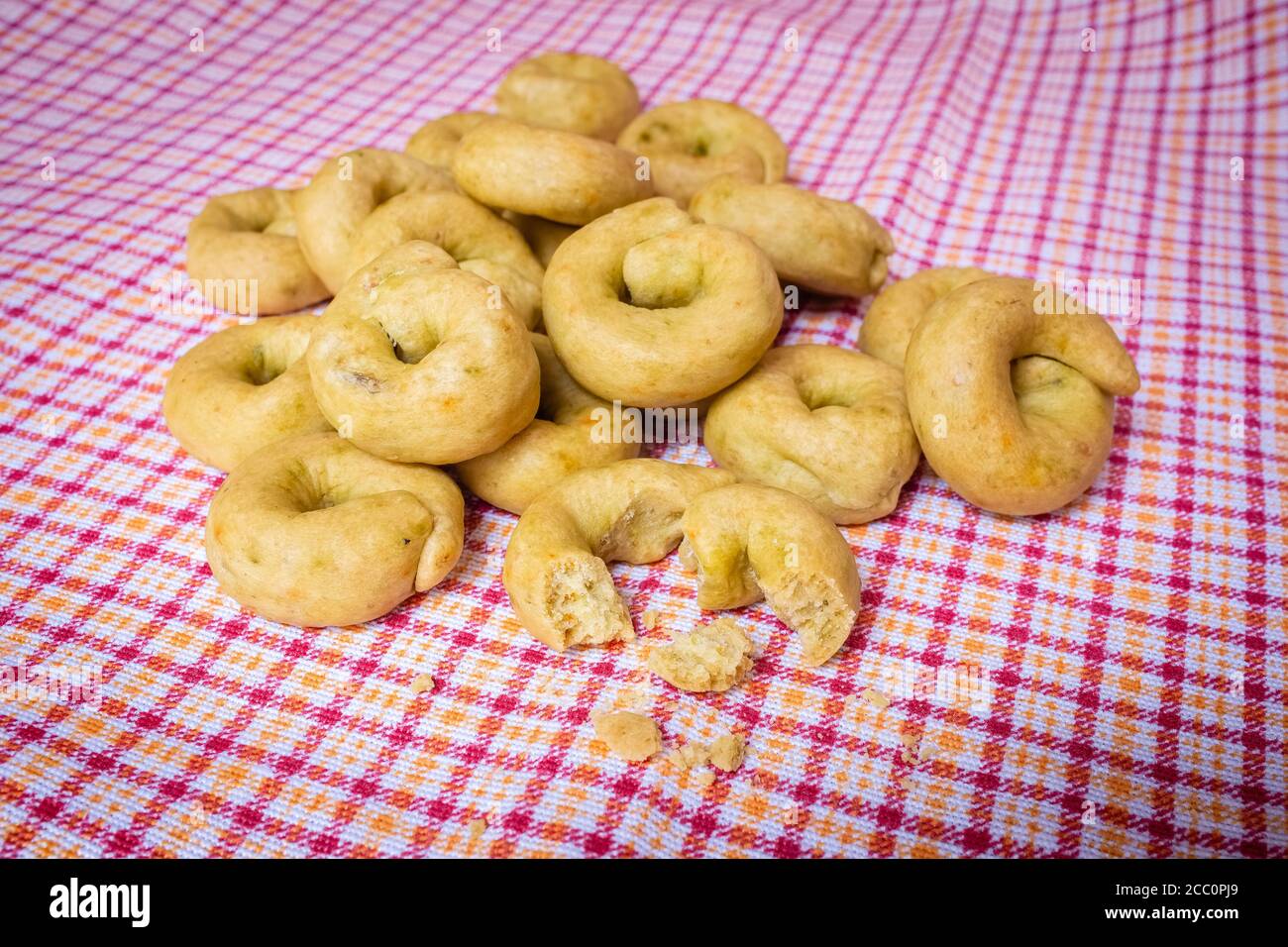 Homemade taralli crackers. Traditional snack food of Puglia Stock Photo ...