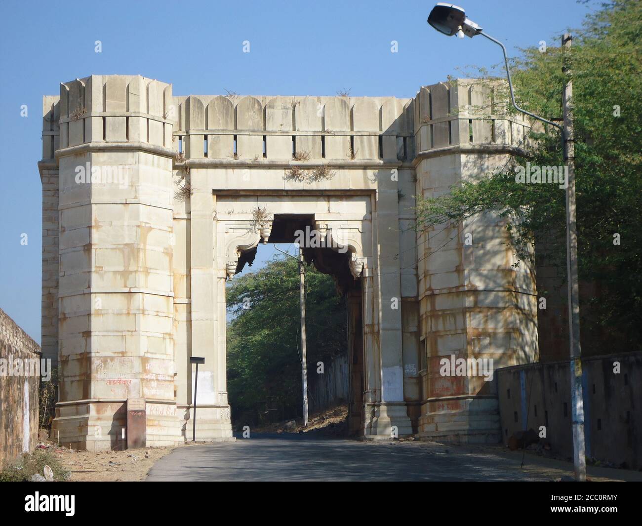 Rajasthani gate hi-res stock photography and images - Alamy