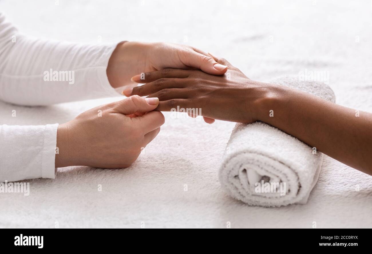 Female massage therapist hi-res stock photography and images - Alamy