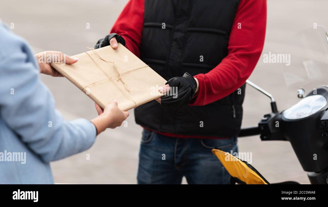 Giving letter to person hi-res stock photography and images - Alamy