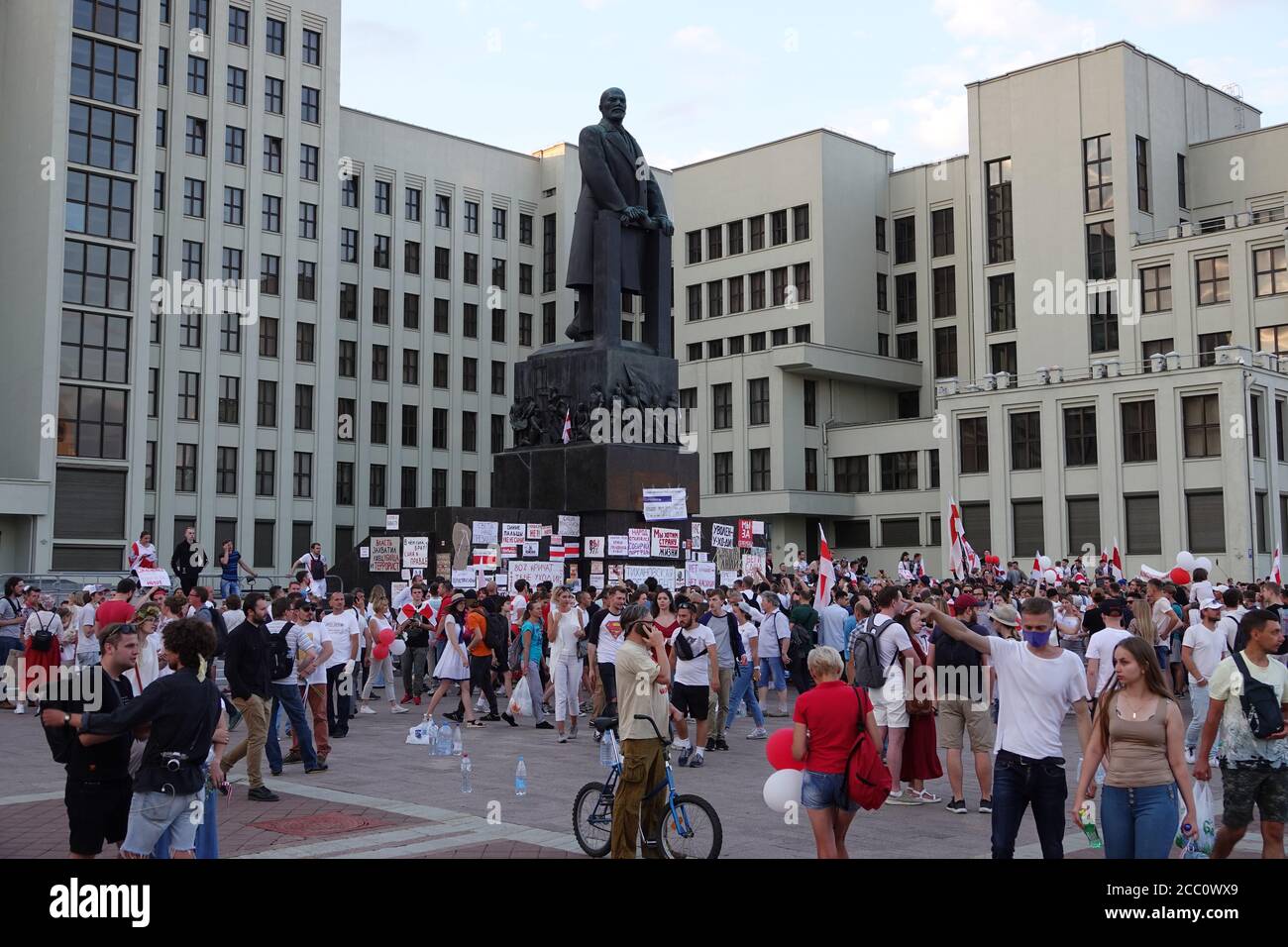 Minsk, Belarus. 16th Aug, 2020. Demonstrators stand around the Lenin ...