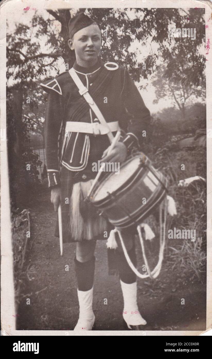 Scottish military uniform hi-res stock photography and images - Alamy