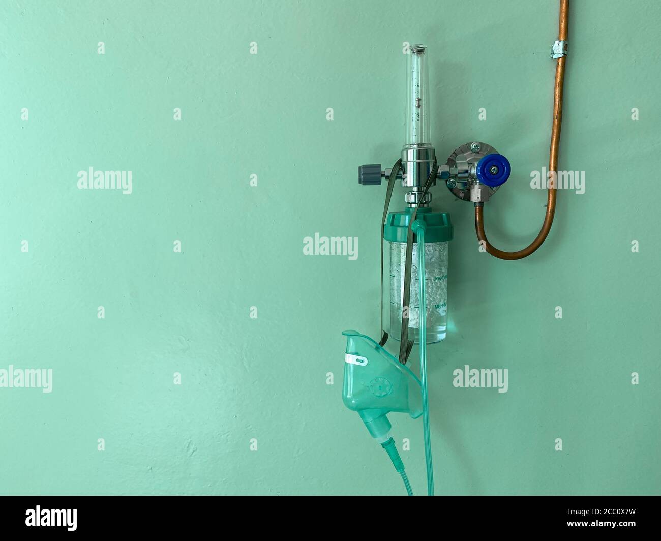 Device for the preparation of oxygen water mixture with bubbles for ...