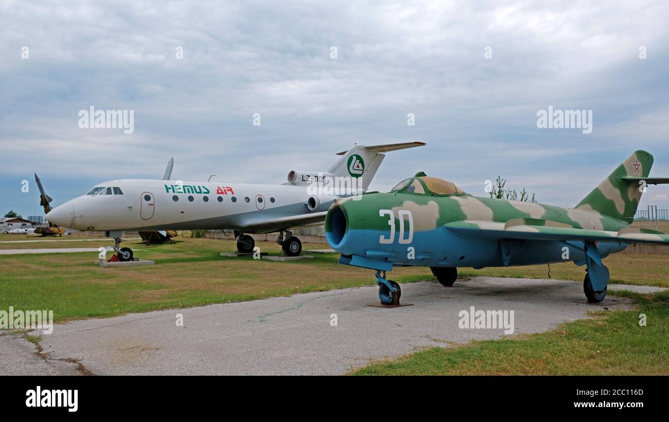 Air show airplane airplanes plane hi-res stock photography and images ...