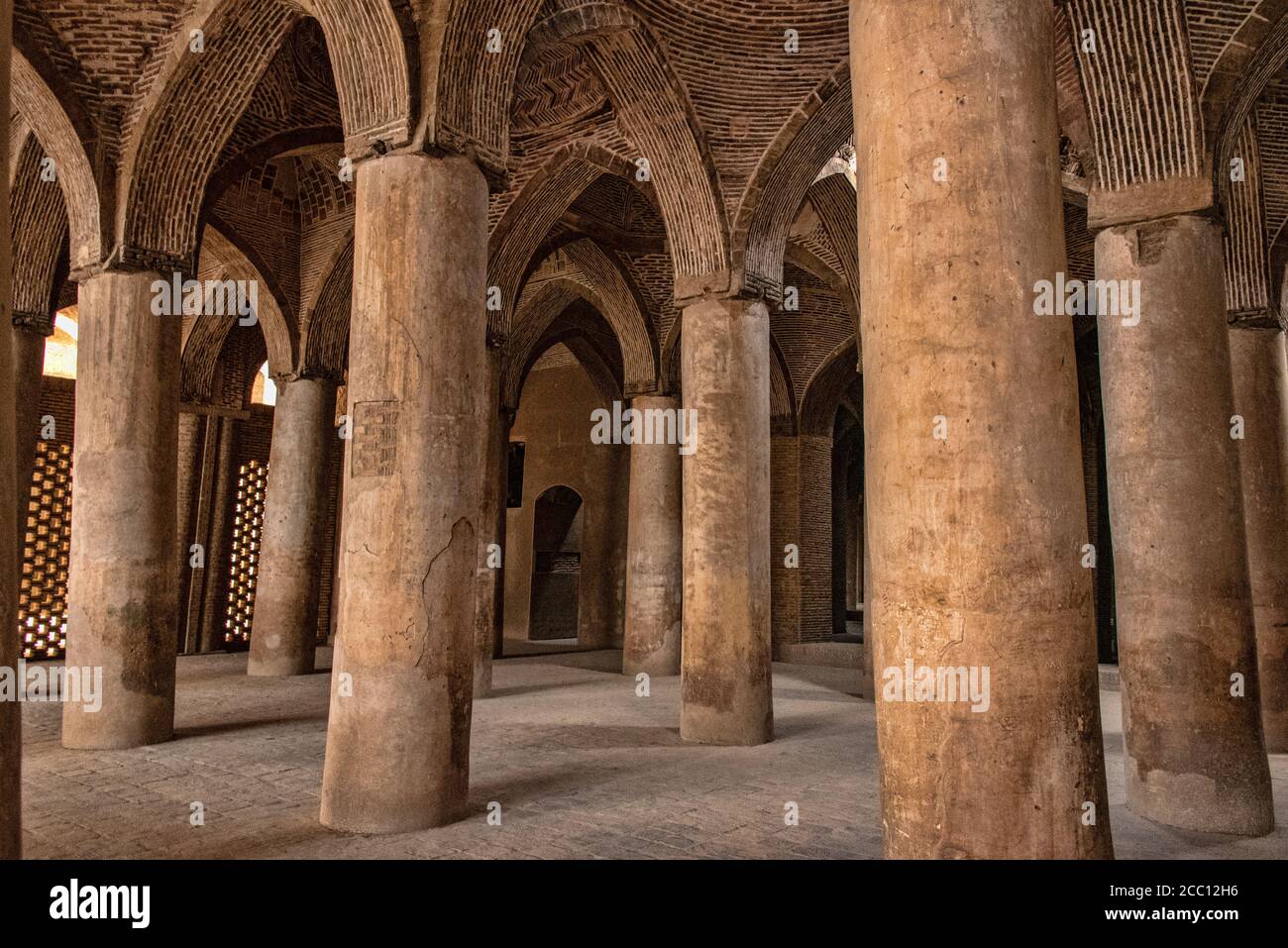Columns and vaults in the hypostyle area, Jameh Mosque, friday mosque ...